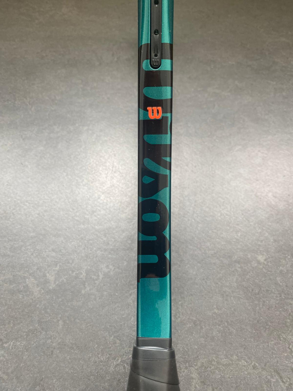 Wilson Pro Stock Blade 98 (18X19) – Pro Stock Tennis