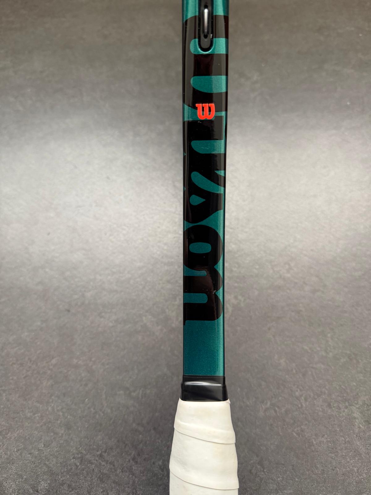 Wilson Pro Stock Blade 98 XL (18X20) – ProStockTennis